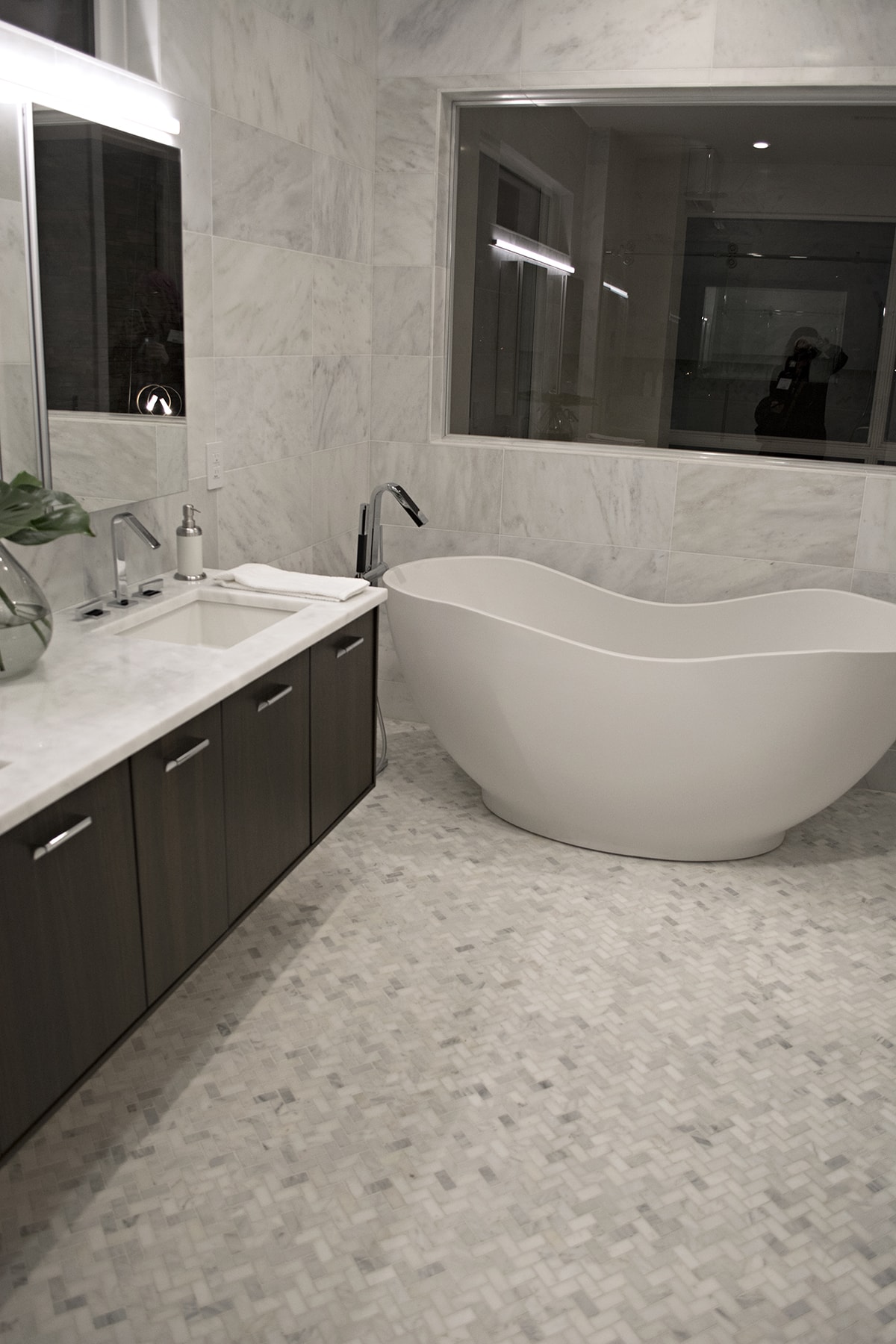 Large Wall Tiles Bathroom: 2026 Design Trends & Ideas